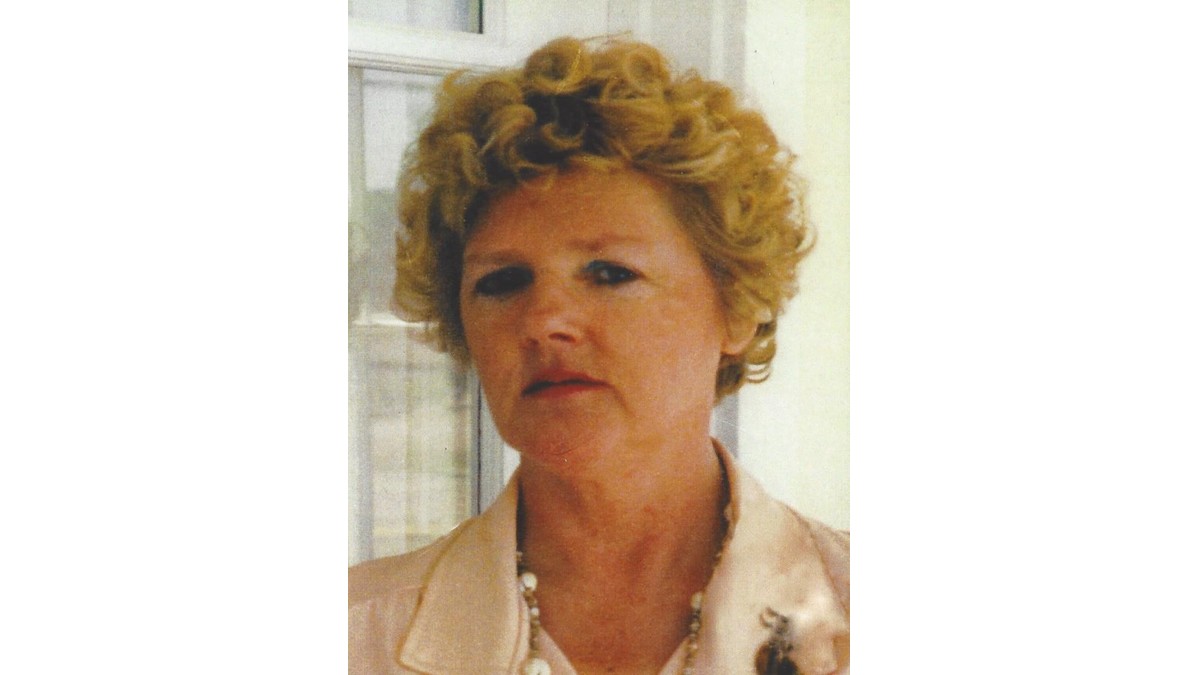 Muriel Moore Obituary - Lunenburg, NS | Dana L. Sweeny Funeral Home
