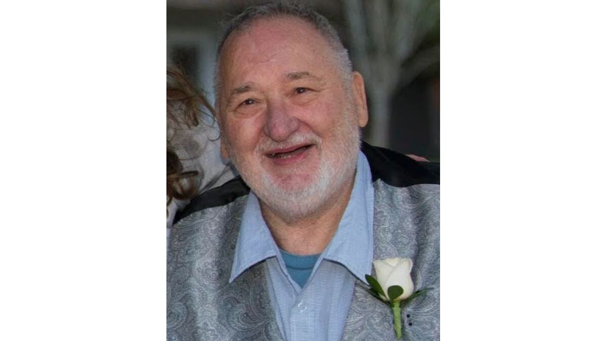ROBERT HOLLOW Obituary - Toronto, ON | G.H. Hogle Funeral Home Limited